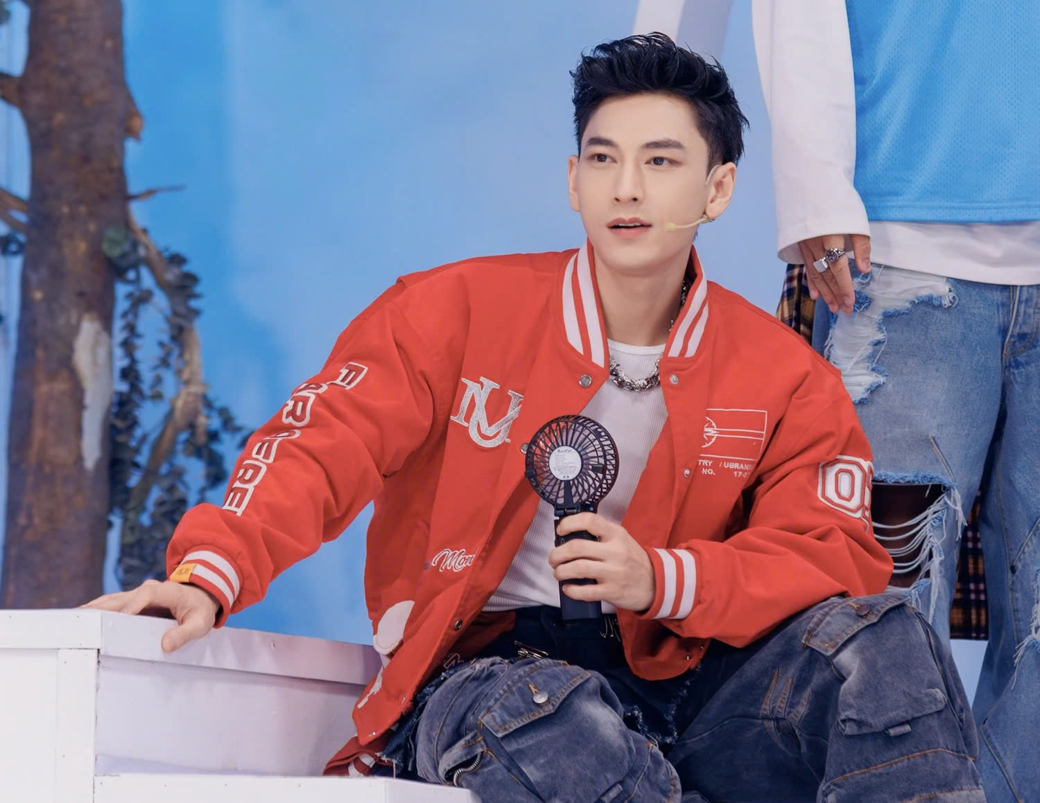 Isaac cao bao nhiêu ? Bật mí chiều cao thật của nam ca sĩ điển trai làng giải trí Việt